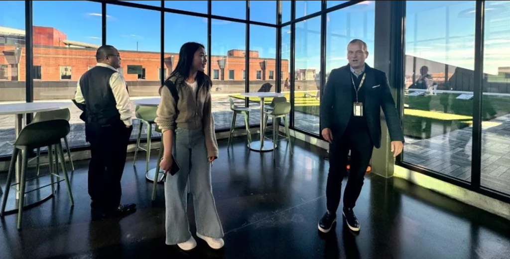 Mr. Xiang Lehong, Chairman of Loctek, visited FedEx headquarters – LECANGS